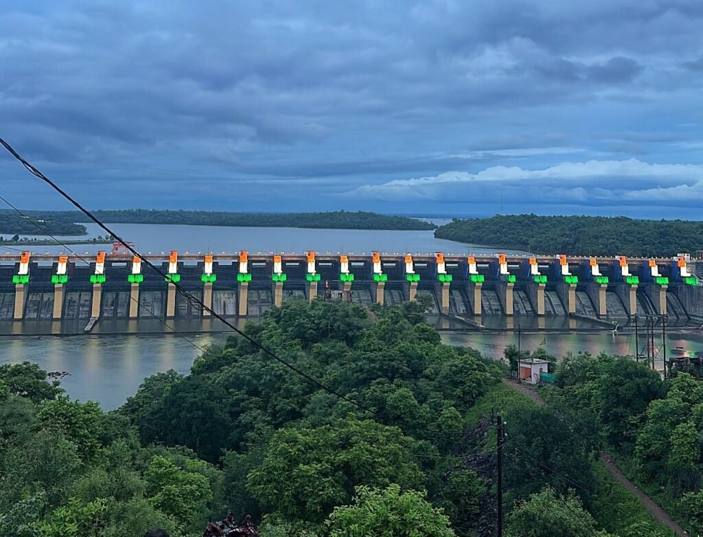 Hotel Gurukripa Inn - Best hotel in Omkareshwar near Temple